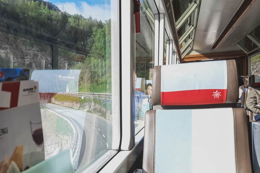 How to take the Postbus and other buses in Switzerland