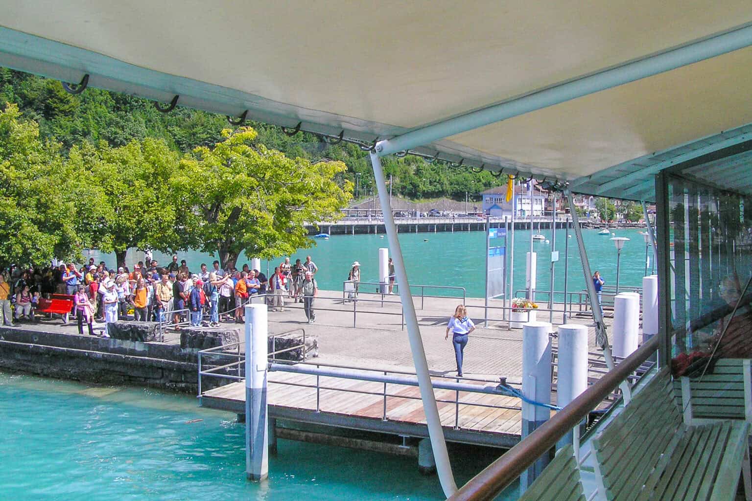 Schiffsfahrten auf dem Brienzersee: Routen, Preise und Fahrpläne erklärt