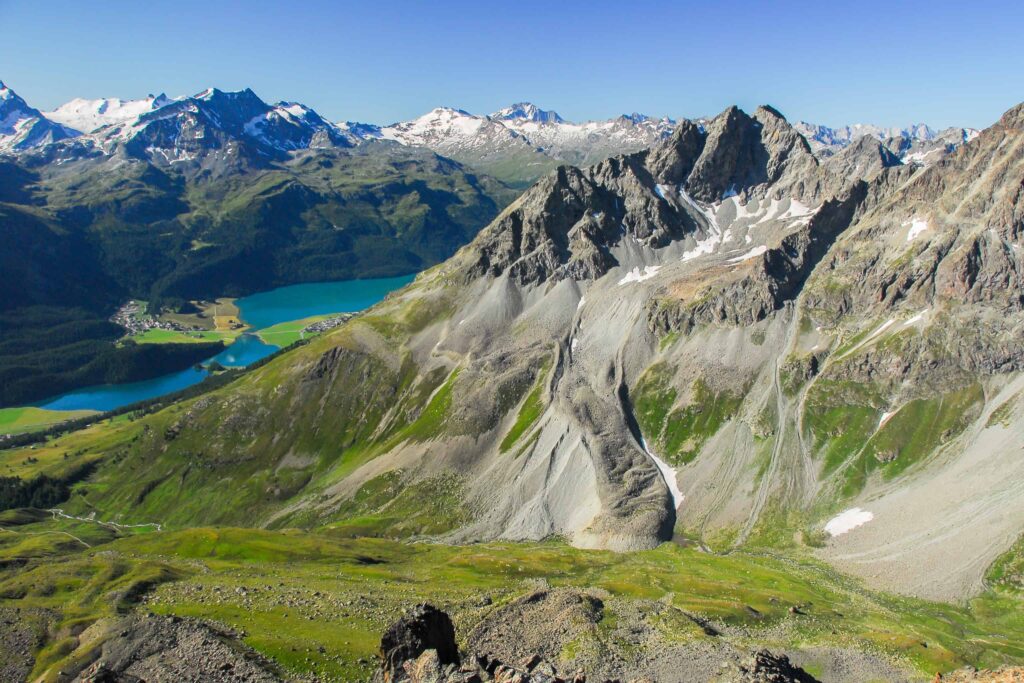 Wanderung vom Piz Nair oberhalb von St. Moritz hinunter ins Bevertal